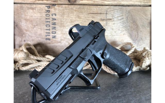 New Springfield Echelon 9mm In Soft Case - harveysauctions.com