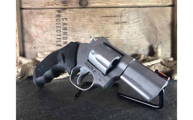 New Taurus Tracker .44mag - harveysauctions.com