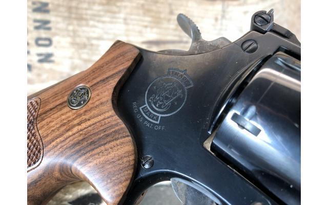 New Smith & Wesson 29-10 Classic .44Mag - harveysauctions.com