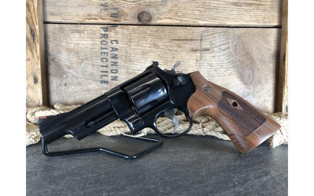 New Smith & Wesson 29-10 Classic .44Mag - harveysauctions.com