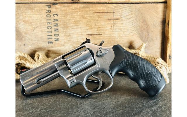 New Smith & Wesson 686-6 Plus .357Mag - harveysauctions.com