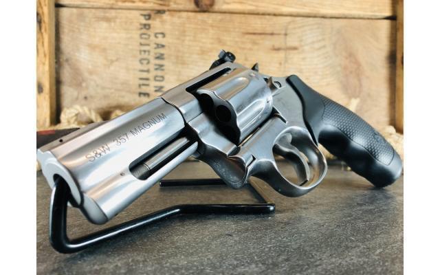 New Smith & Wesson 686-6 Plus .357Mag - harveysauctions.com