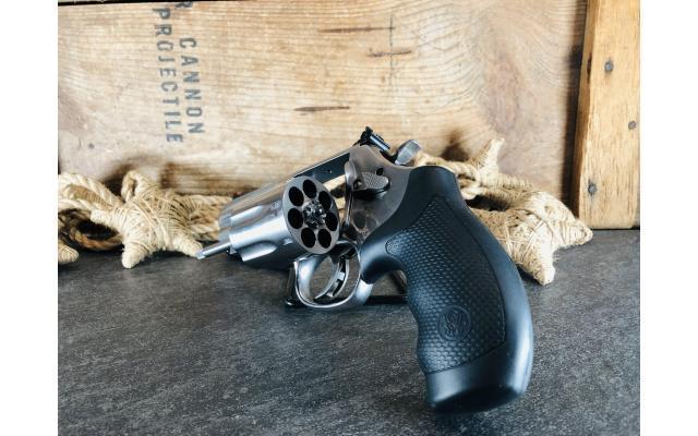 New Smith & Wesson 686-6 Plus .357Mag - harveysauctions.com