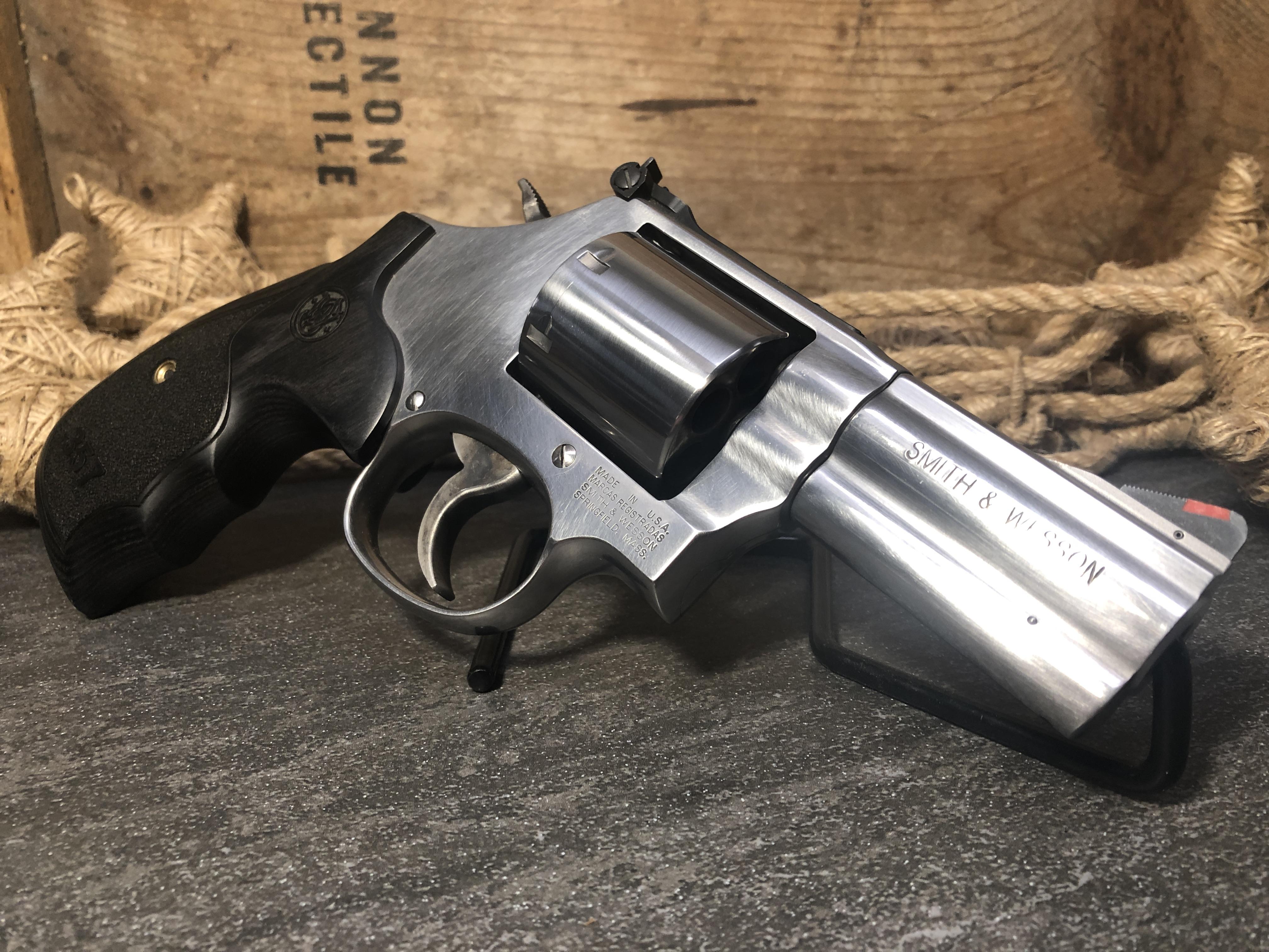 Pre-Owned Smith & Wesson M686-6 Plus .357Magnum - harveysauctions.com