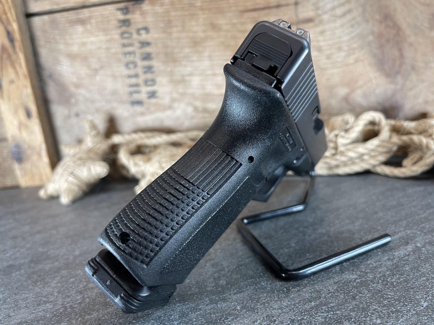 Glock 19C 4" 9mm, in original case - Pre-Owned - harveysauctions.com