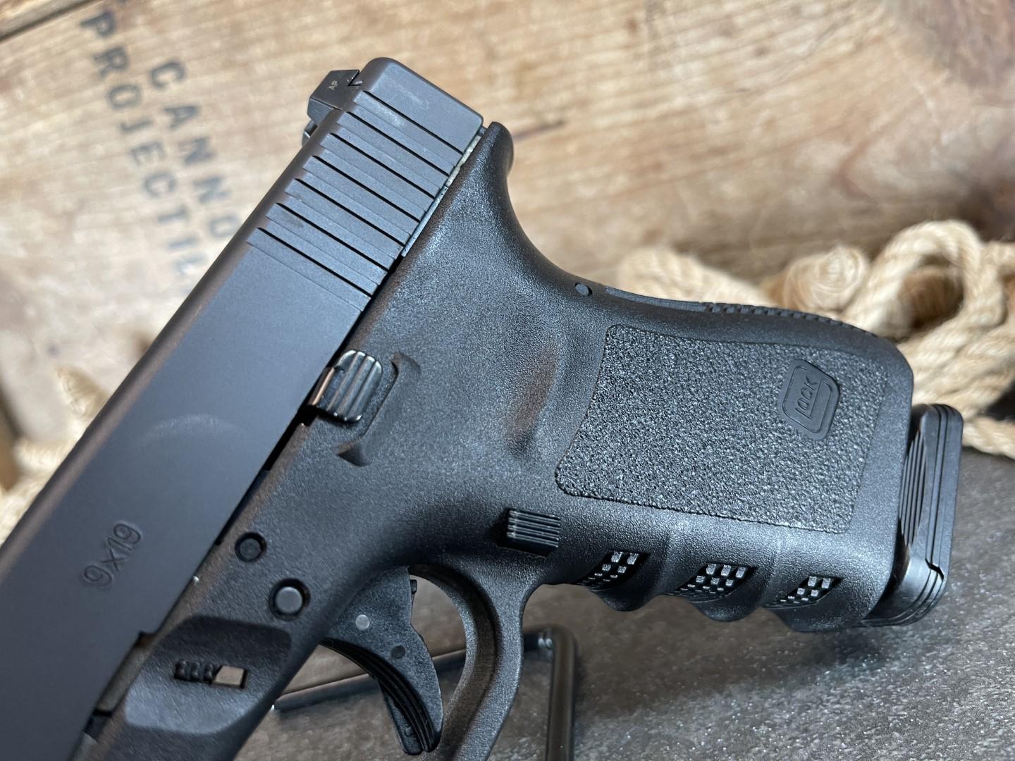 Glock 19C 4" 9mm, in original case - Pre-Owned - harveysauctions.com