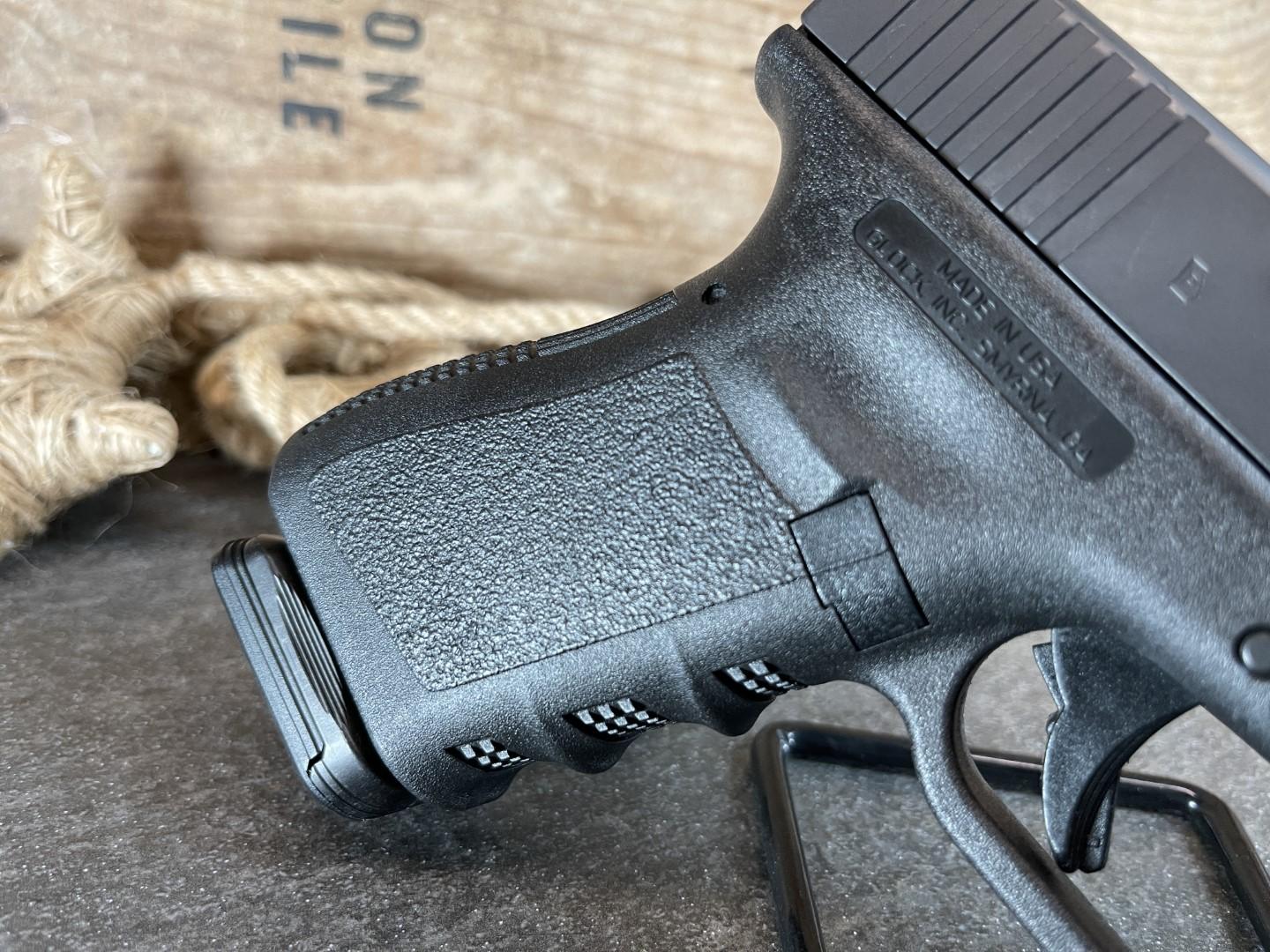 Glock 19C 4" 9mm, in original case - Pre-Owned - harveysauctions.com